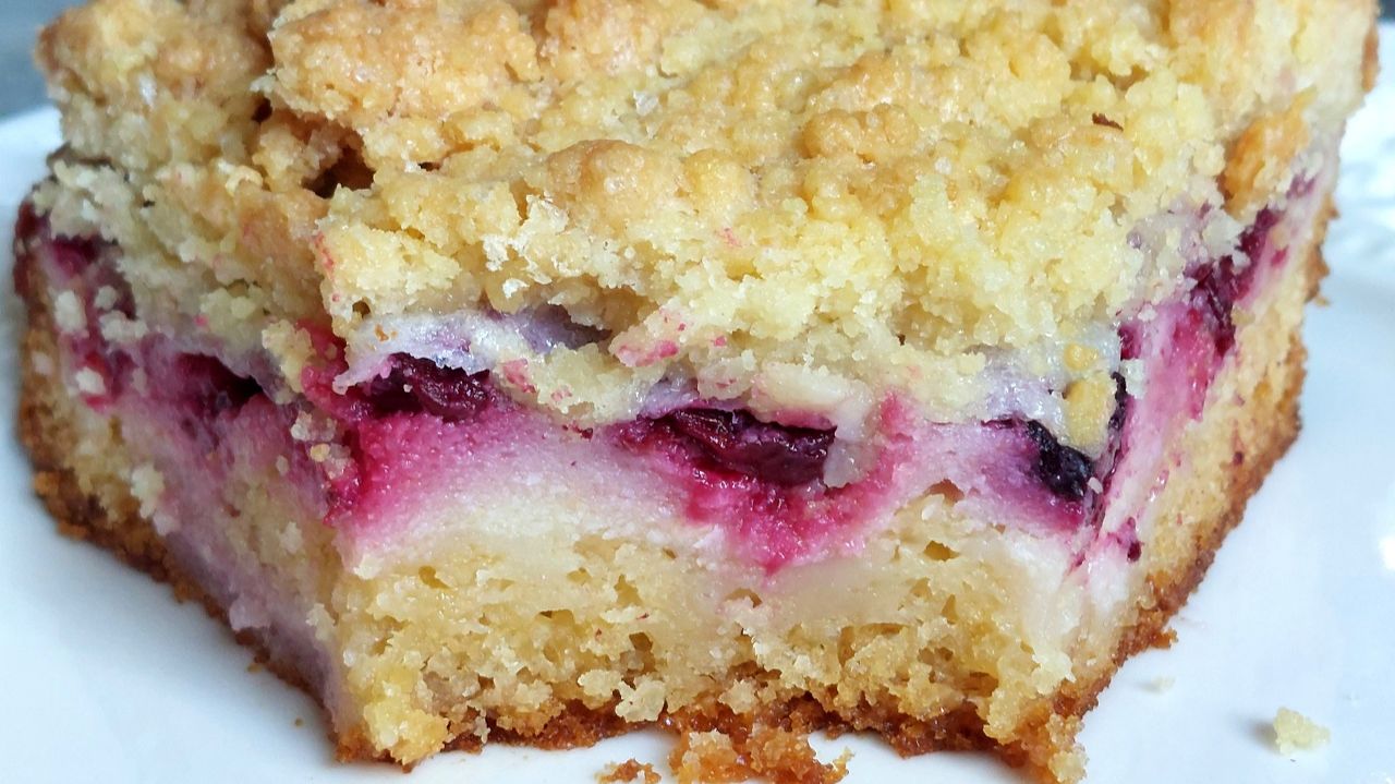 Вишнёвый пирог с творогом, нежным белком, на песочном тесте. Сказочное настроение для сладкоежек.