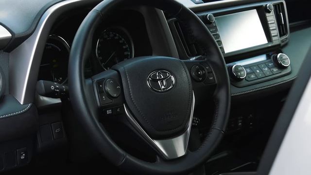 Новый  Toyota RAV4 гибрид. Тест-драйв и особенности новинки.