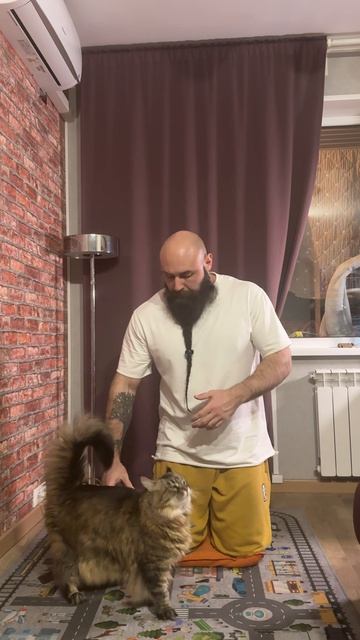 Жим гири 2мя руками с колен