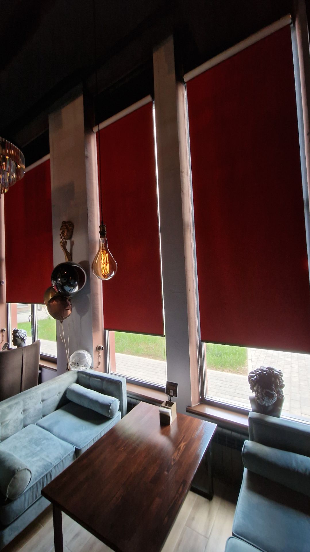 Ткань Карина. Красный. Свободновисящие рулонные шторы