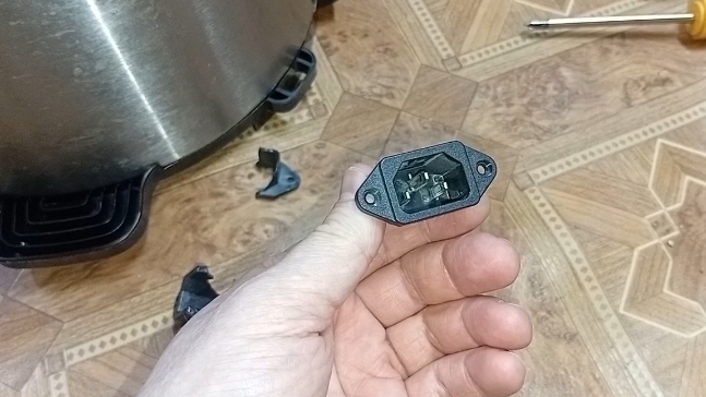 Замена сетевого разъёма в мультиварке