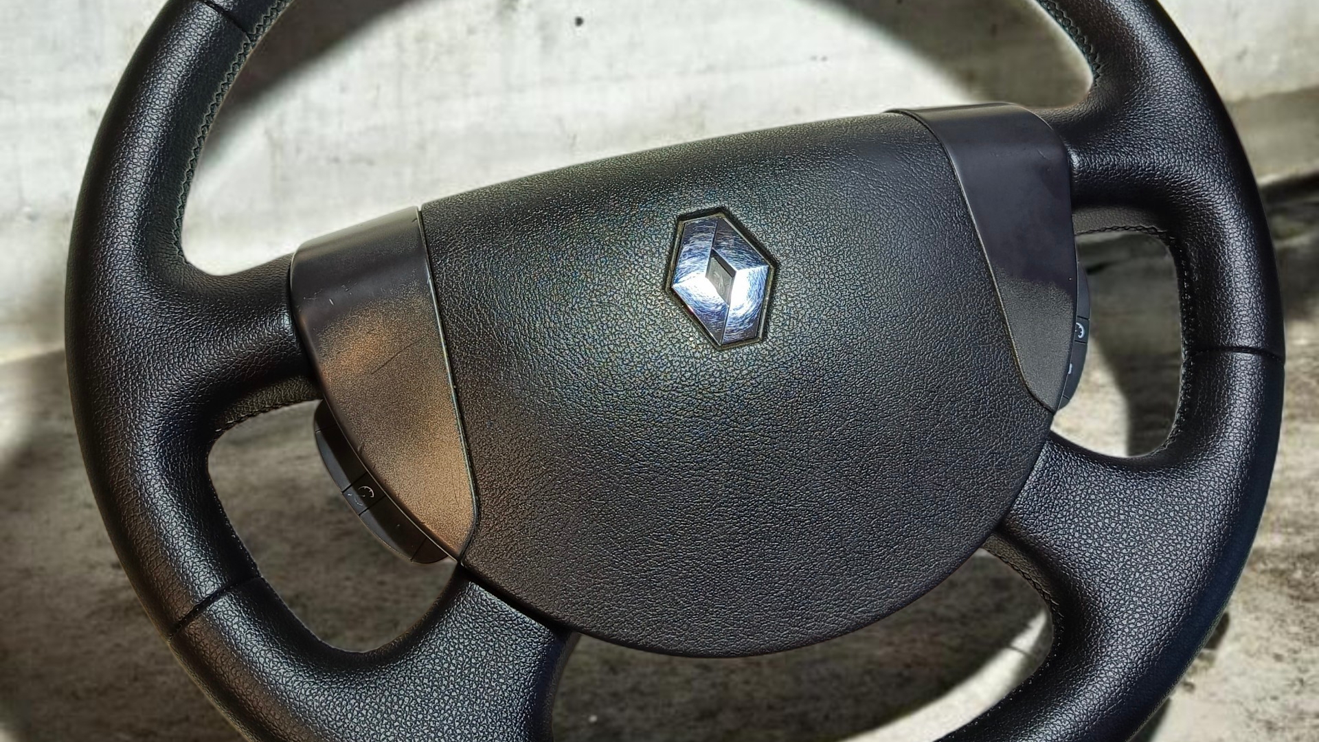 Перетяжка руля от фуры Renault 🧵🪡🚛