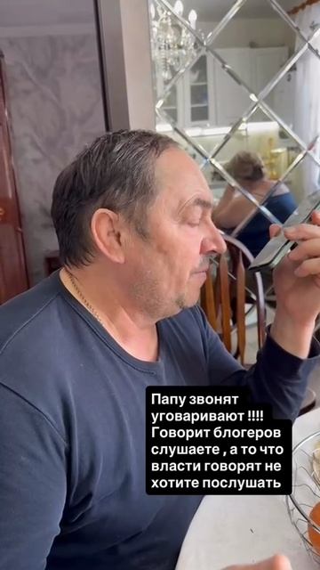 Власть Новосиба запрещает слушать блогеров, а только их