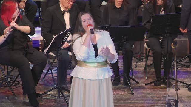 "Растет в Волгограде березка". Поет Ксения Скобелева