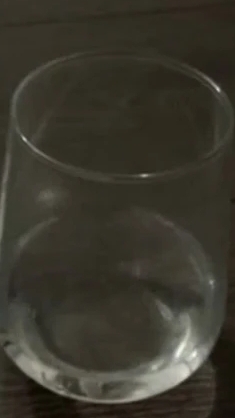 стакан улетел