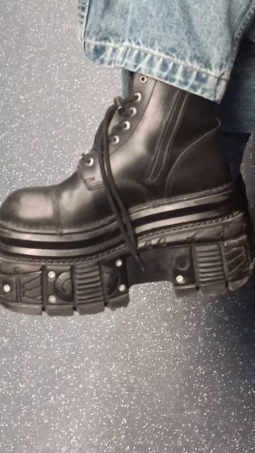 Модный шузняк. Метро Площадь Ногина...