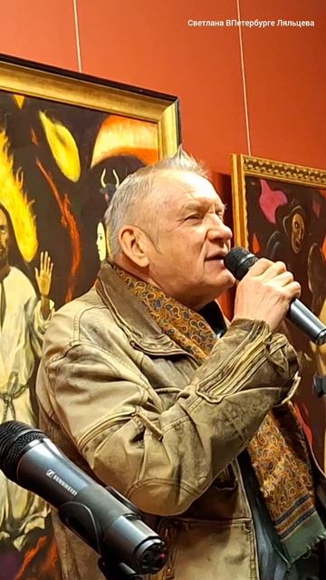 "Ложатся краски на холсты..."- Олег Гаркуша на открытии выставки Веры Мыльниковой в Эрарте.