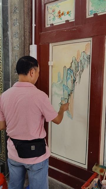 украшает храм