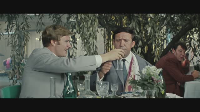 После первой не закусывают! Фрагменты из фильма ″Бриллиантовая рука″. 1968 г.