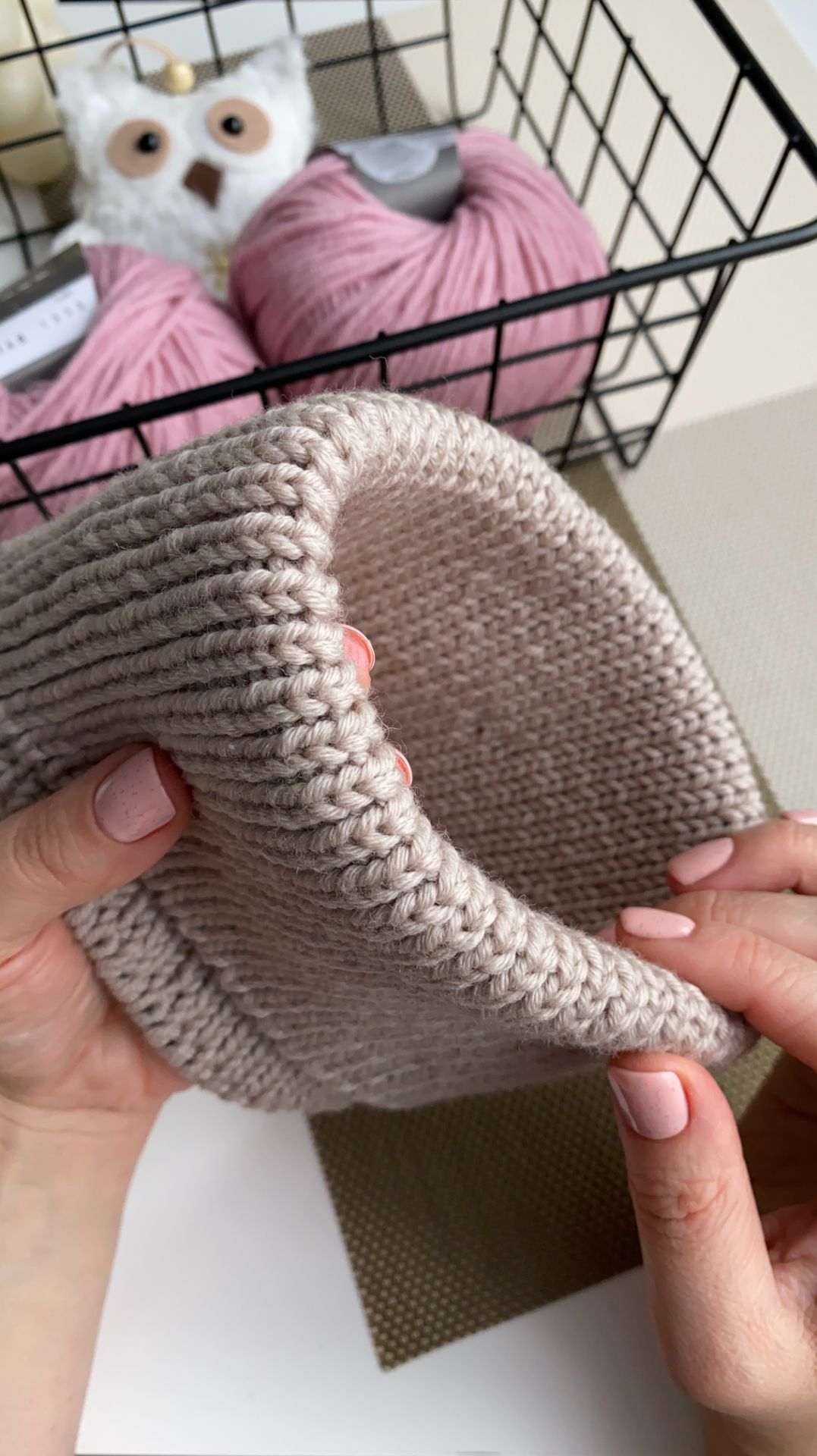 Как легко зафиксировать отворот у шапки, связанной резинкой 1х1