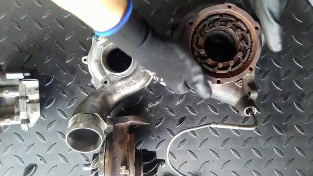 Разборка турбины с ам Touareg 3.0 ( машина неплохо поплавала).