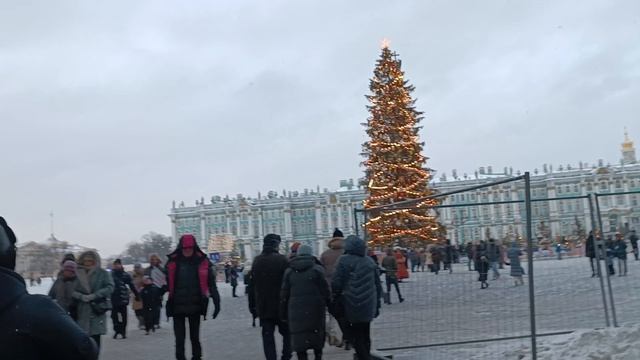 Через арку Генерального штаба на Дворцовую площадь Питера