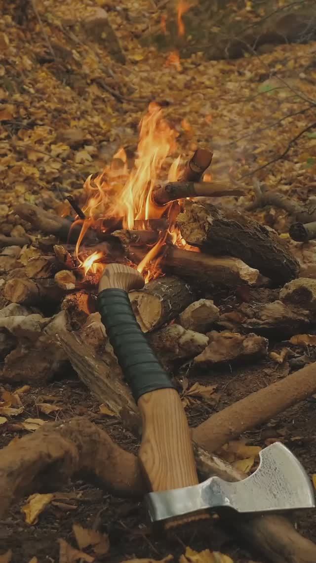 Кованый топор ручной работы