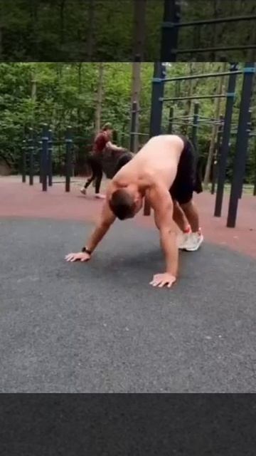 Тренировка на спортплощадке