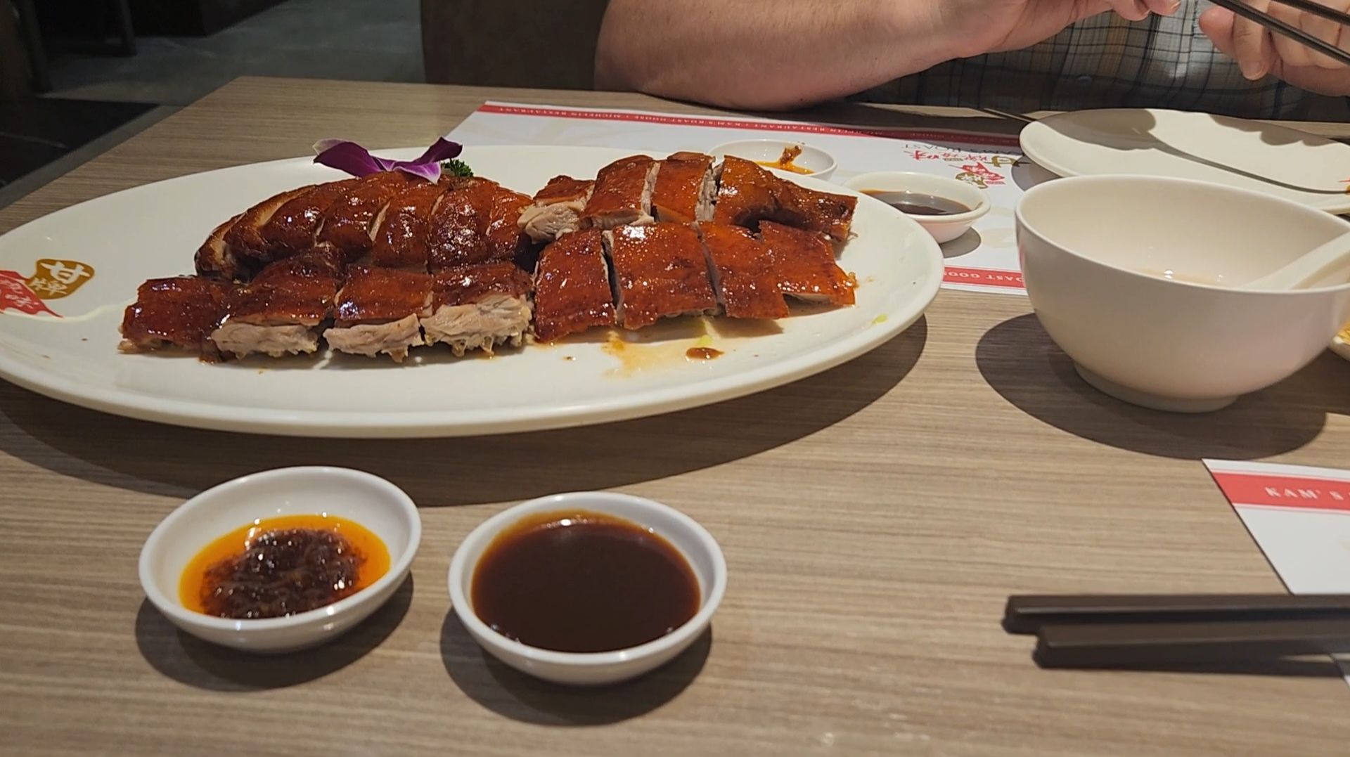 Утка Мишлен по-Гонконгски в Бангкоке 🐥 😋