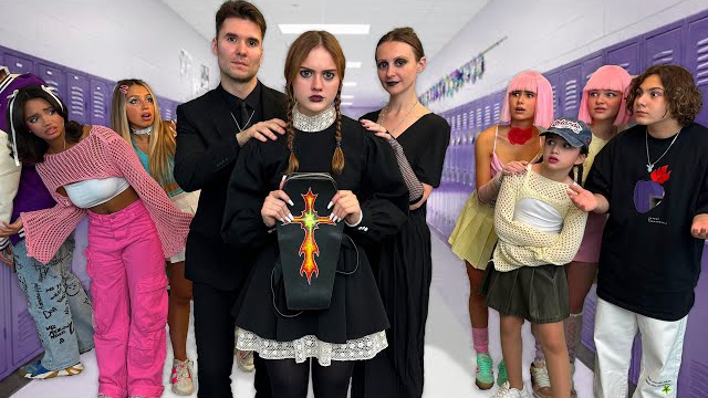 СТРАННЫЕ РОДИТЕЛИ В КАМПУСЕ! АМИНА НЕ ВЕРИТ ИМ! ЛУЗЕР ОСТАЛСЯ ОДИН…