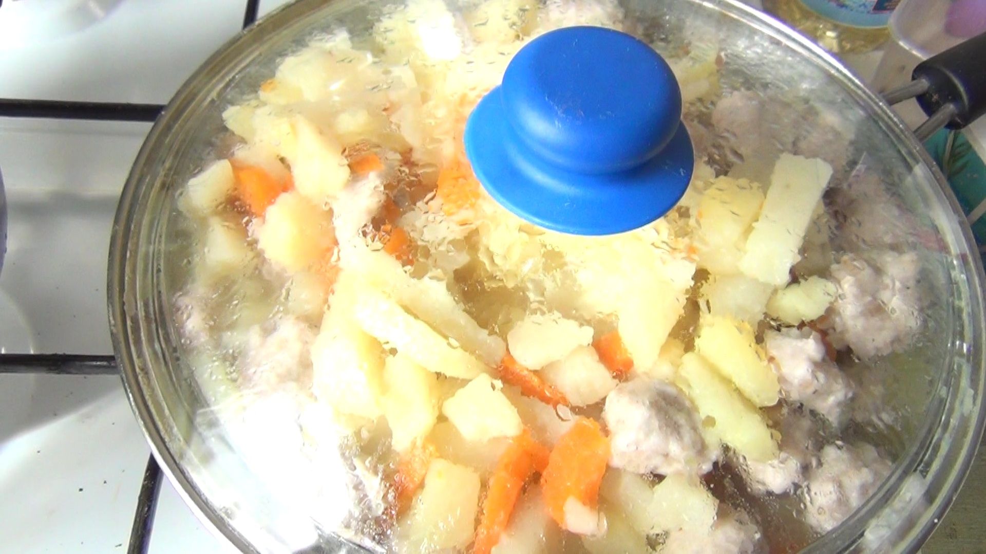 Тушеная картошка с фрикадельками в скороварке - рецепт