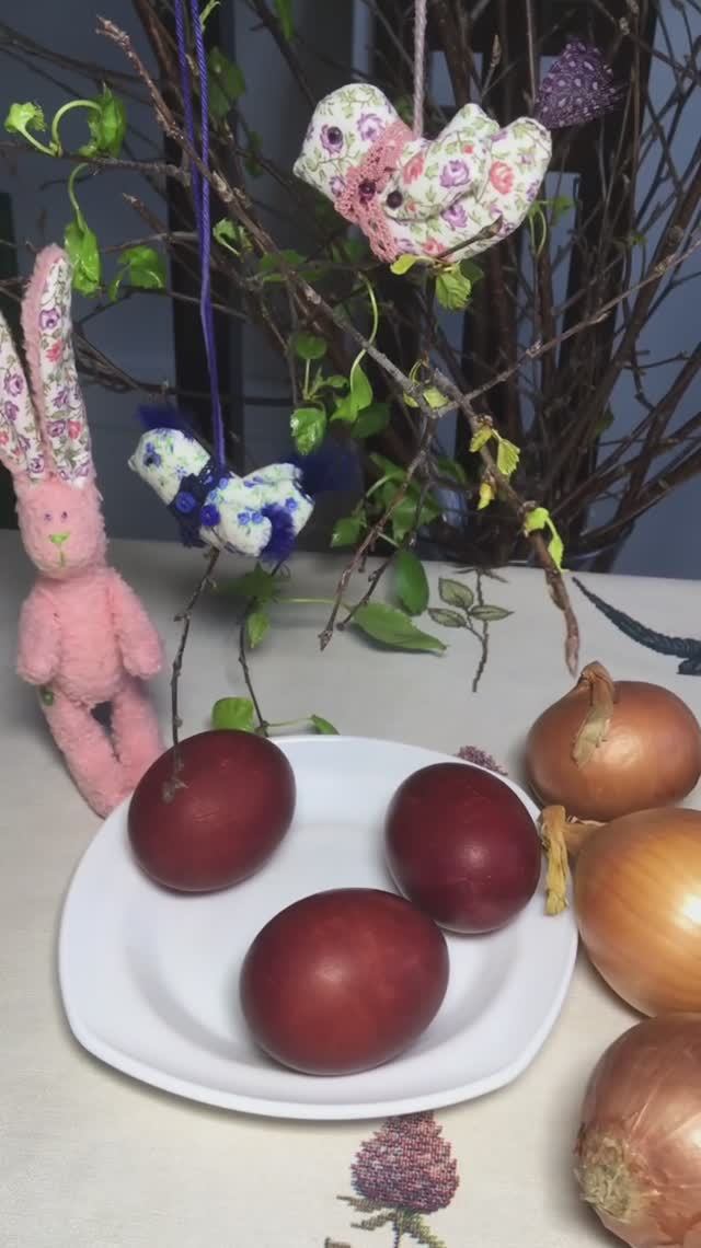 Красим яйца природным красителем 🧅🥚