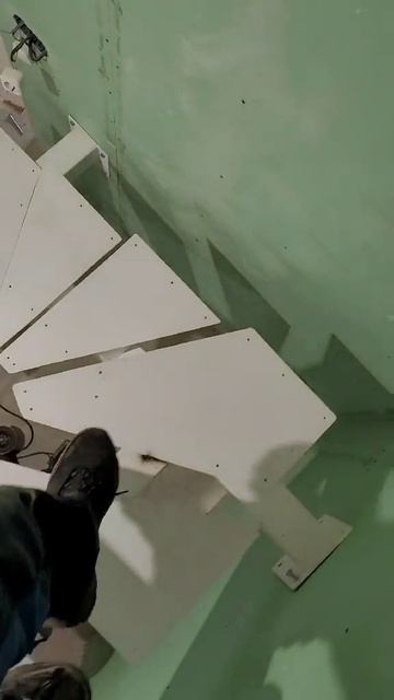 Лестницы на металлическом косоуре I Металлические лестницы I Заказать лестницу в Гомеле