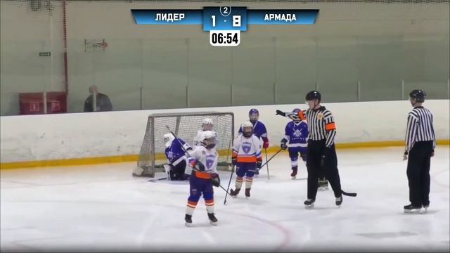 2026-03-2Арсений приступа влетает в ворота после забитой шайбы