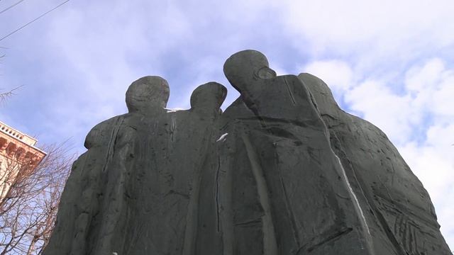 "Я памятник воздвиг себе иной..."