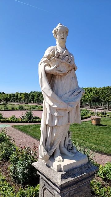 Петродворец .Верхний парк. Помона. Флора. Зефир. Вертумн.