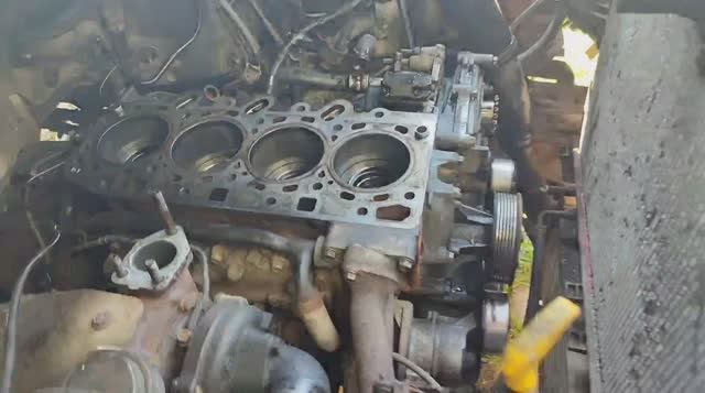 Прогорел поршень Hyundai H-1 (starex)