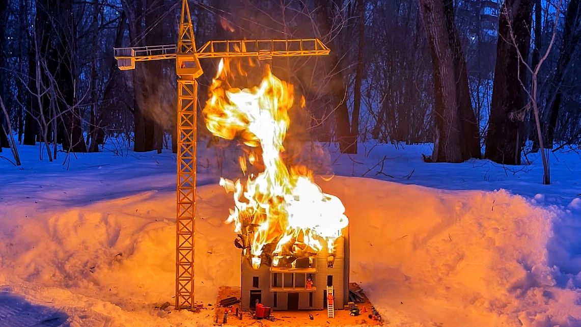 Горит кран! Пожар на стройке