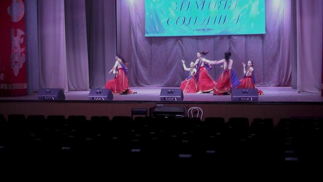 ИНдиский танец. Девушки