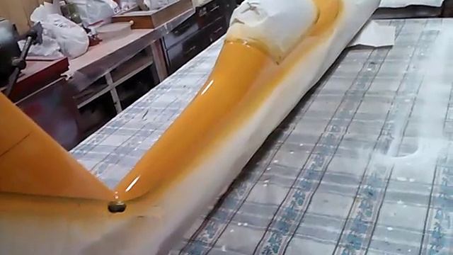 №9- Покрасил  фюзеляж  жёлтым цветом.