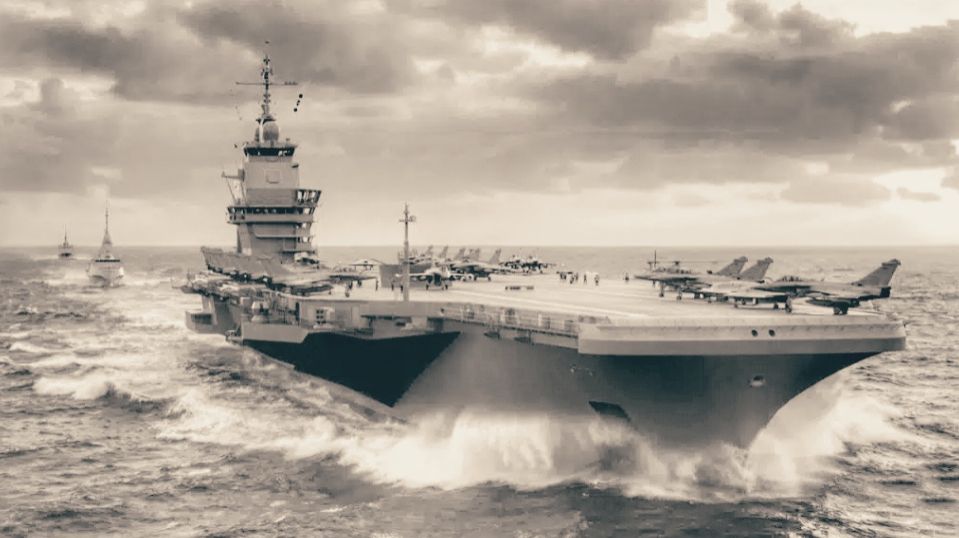 Авианосец Франции, большой авто аккумулятор Chery и  беспилотный бомбардировщик.