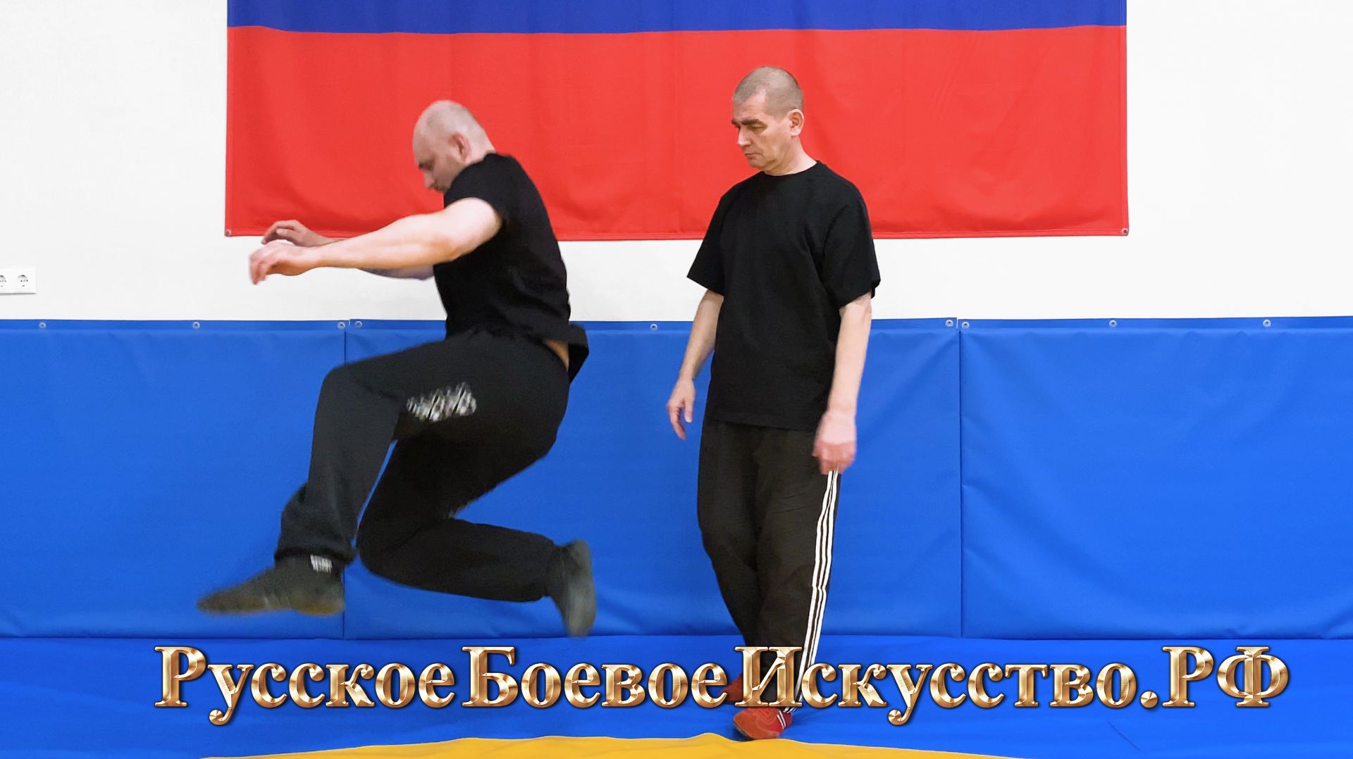 R378 = УДАР ПО НОГЕ, ВНИМАНИЕ ВДАЛЬ.