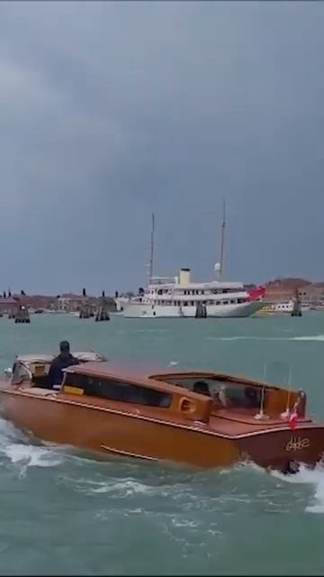 Венеция. Гранд Канал. Отдыхаю за рулем.