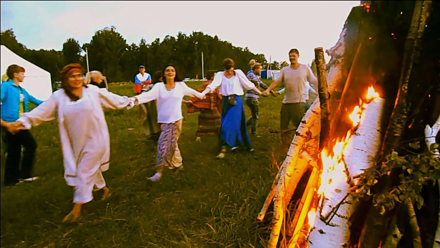 Архив времени: Вечерний костёр на фестивале "Город Мира" 22 июня 2014 года