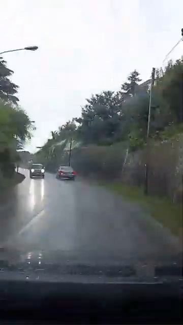 Едем в дождь по Италии, озеро Гарда. Отдыхаю за рулем.