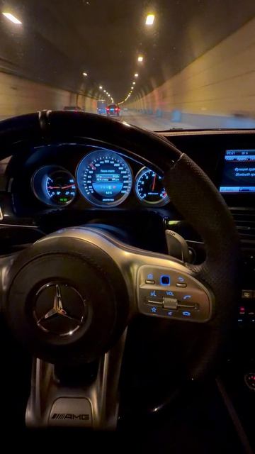 Mercedes E63 AMG звук в тоннеле 🔥💣