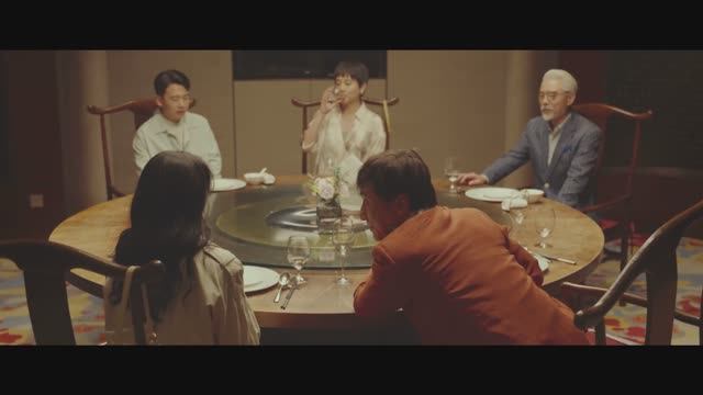 Кунг-фу жеребец: Неловкое знакомство с родителями будущего зятя