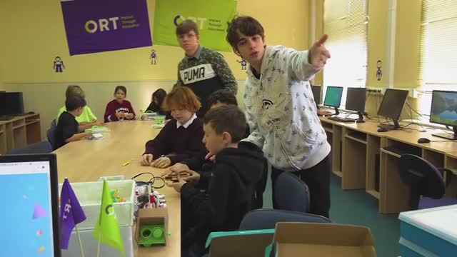 Ученики ведут уроки за учителей!