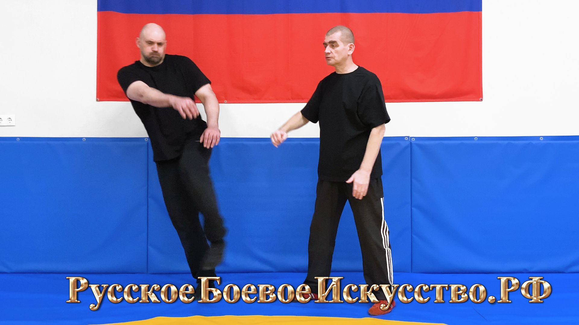 R375 = УДАР, РЕЖУЩИЙ ЛОКТЁМ.