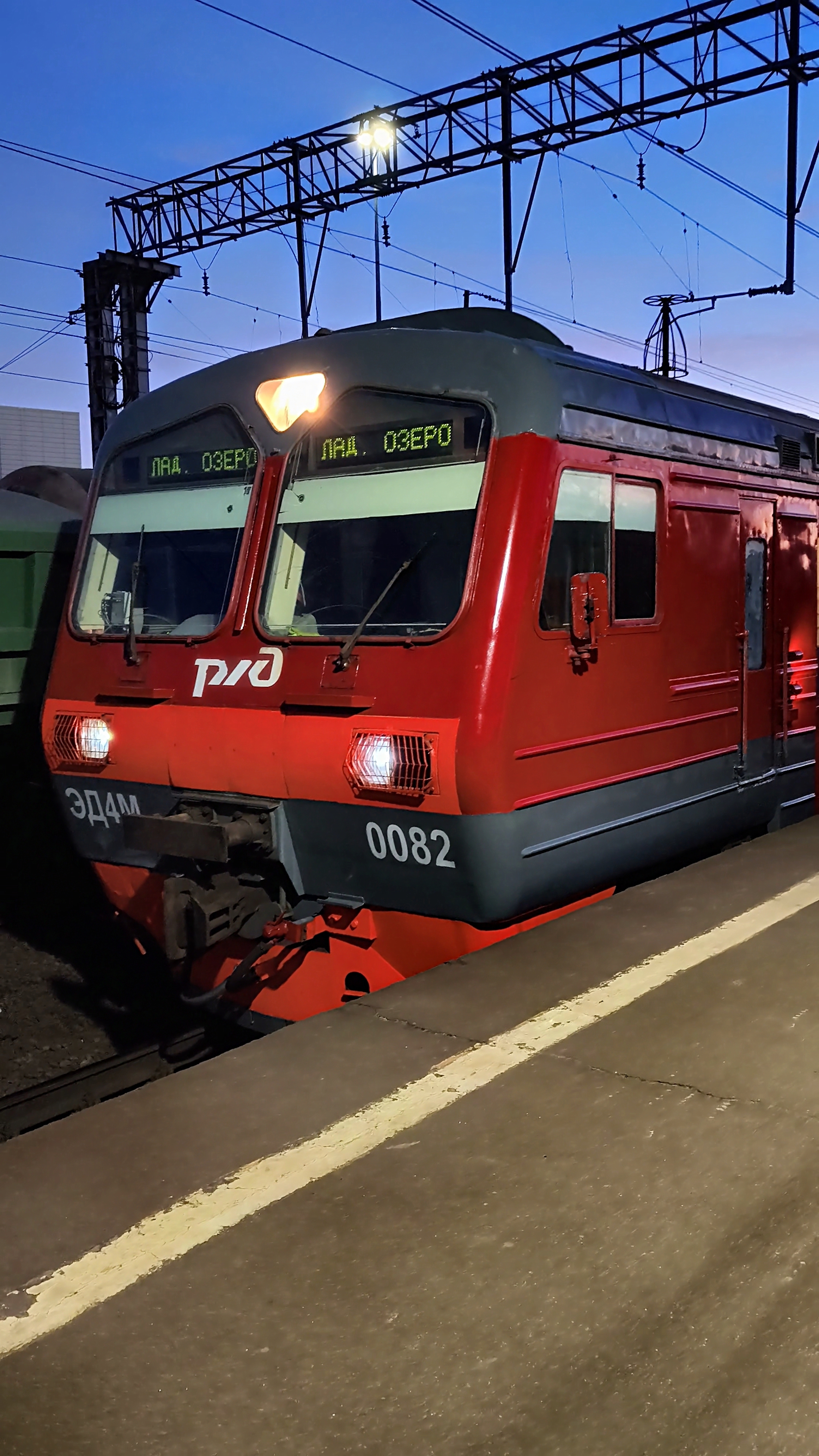 ЭД4М 0082, сообщением Санкт-Петербург - Ладожское озеро, на ст. Кушелевка