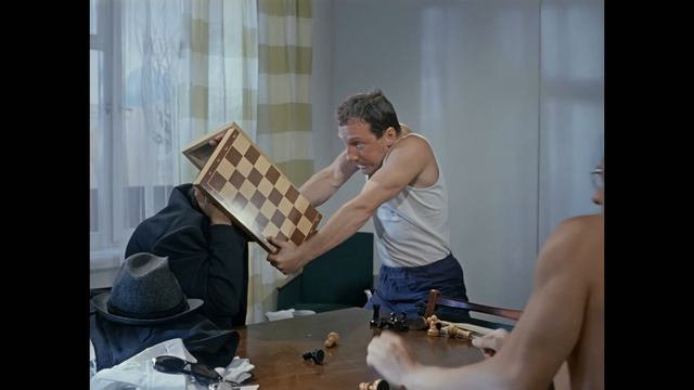 Ты чё делаешь? Ты кого бьёшь!? Фрагменты из фильма "Джентльмены удачи" 1971 г.