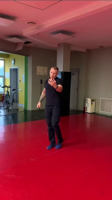 Прикладной ножевой бой: методика контроля противника с использованием реального клинка