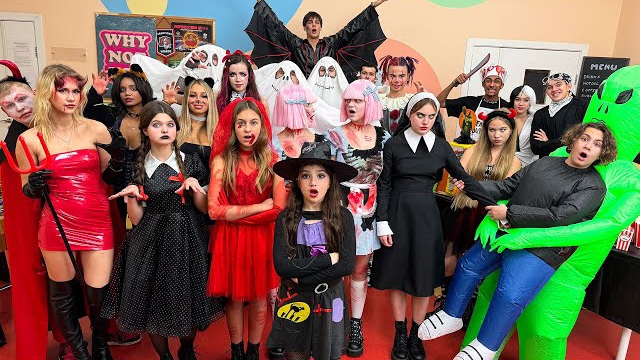 ХЭЛЛОУИН В КАМПУСЕ! ПОДРОСТКИ ГОТОВЯТСЯ К СТРАШНОЙ НОЧИ! ДЕВОЧКА МУН НЕОБЫЧНЫЙ ПОДРОСТОК