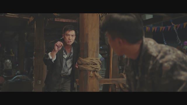 Кунг-фу жеребец: Коллекторы пытаются украсть Огонька