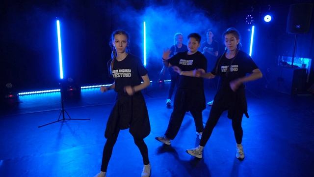 Школьники Westend спели и станцевали Lets get it started