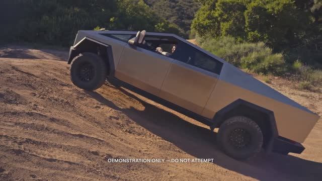 Tesla Cybertruck — режим Off-Road в деле 🚙