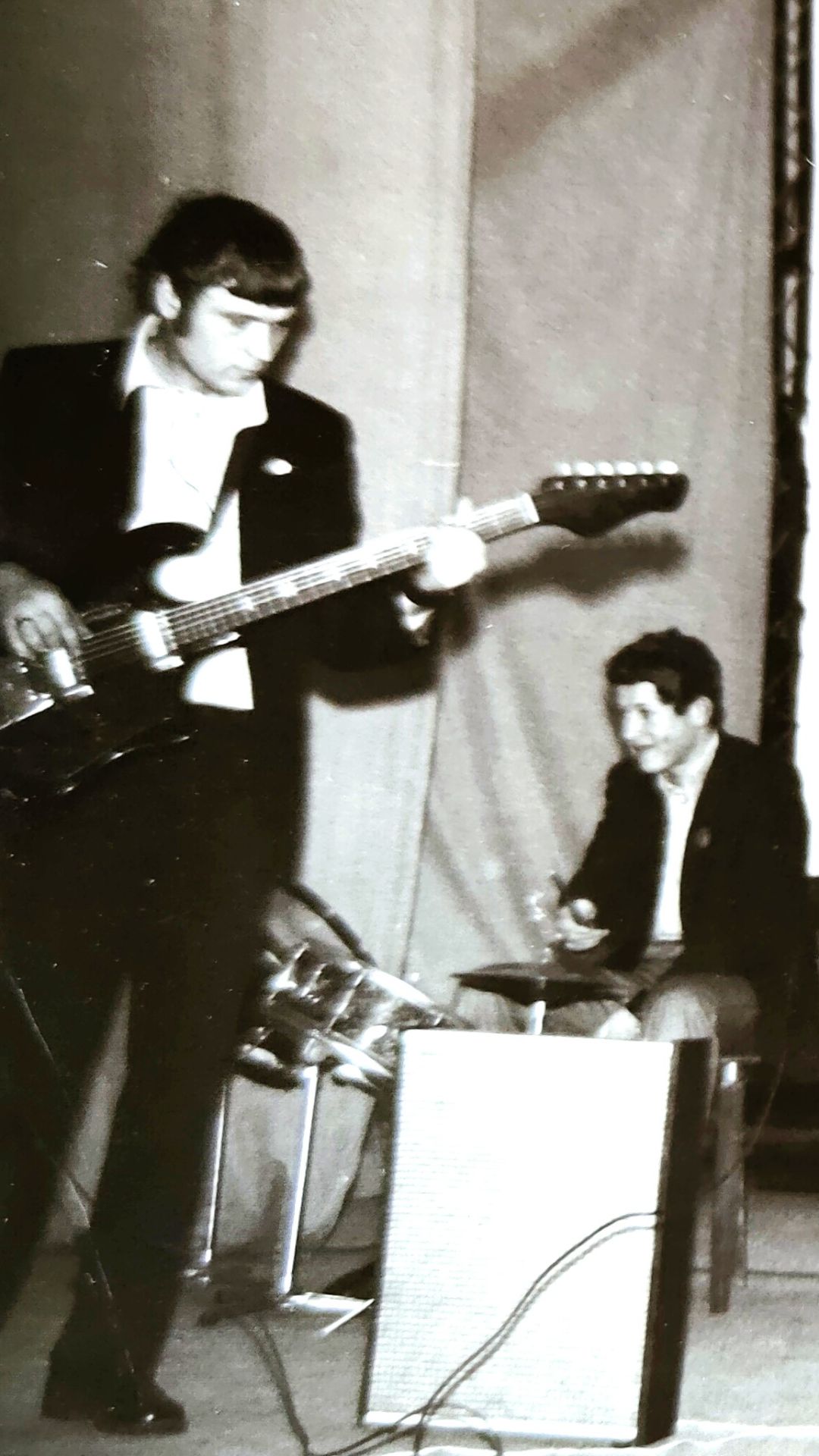 О чем плачут гитары