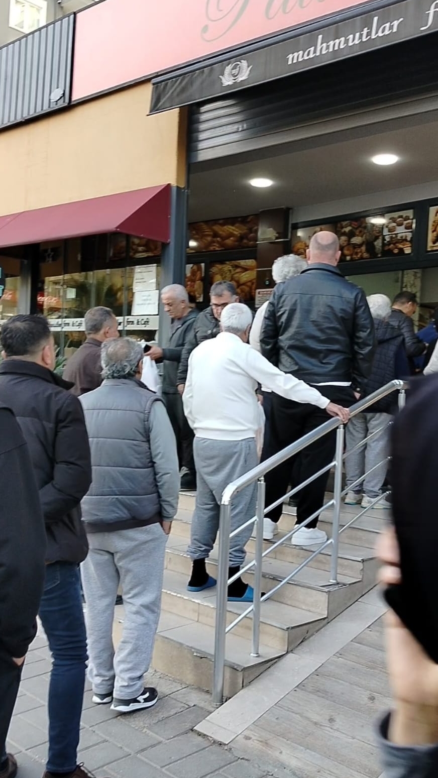 Все за хлебом!