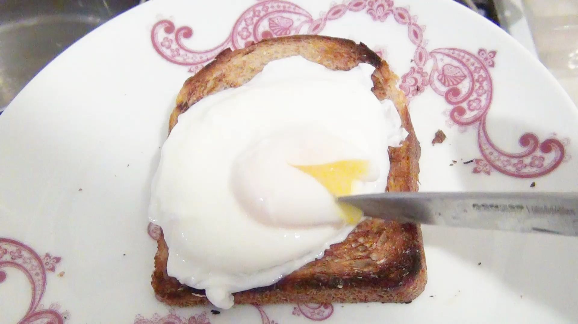 Готовим яйцо пашот на завтрак - рецепт