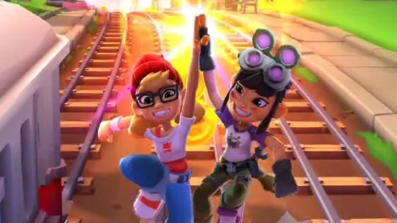 Трикки собирает монетки в Делореан-Парке Subway Surfers City